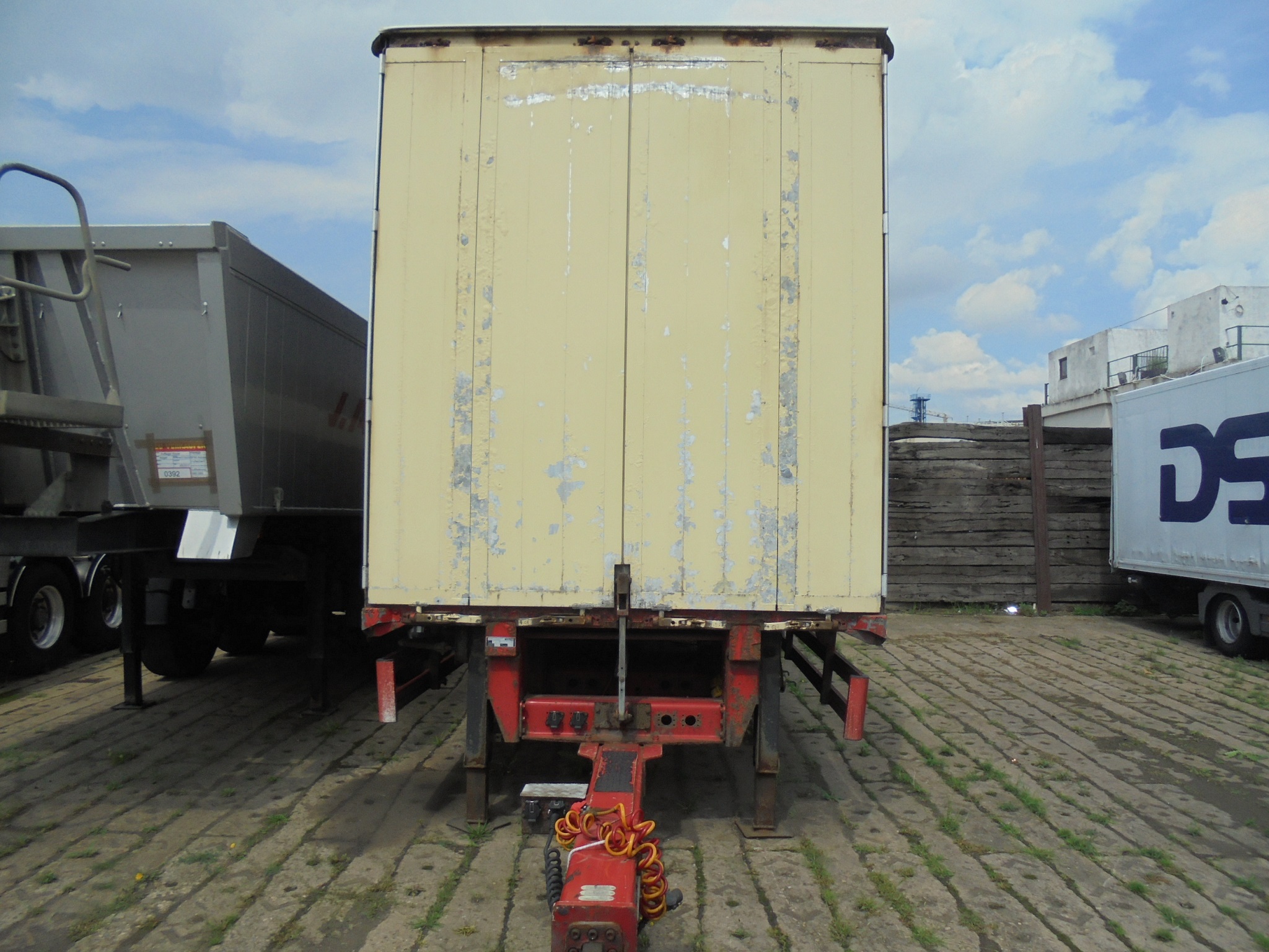 Anhänger – TASSIS Trucks